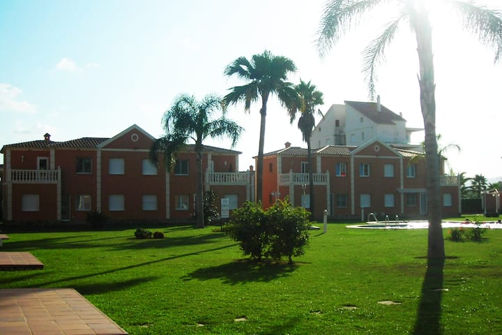 Apartamento En Urbanización Privada A 150 Playa. - Oliva