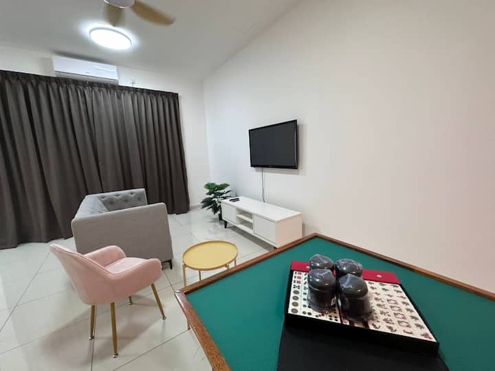 48 Crest *Near New Cathay / Helixuan Mount Austin - Johor Bahru