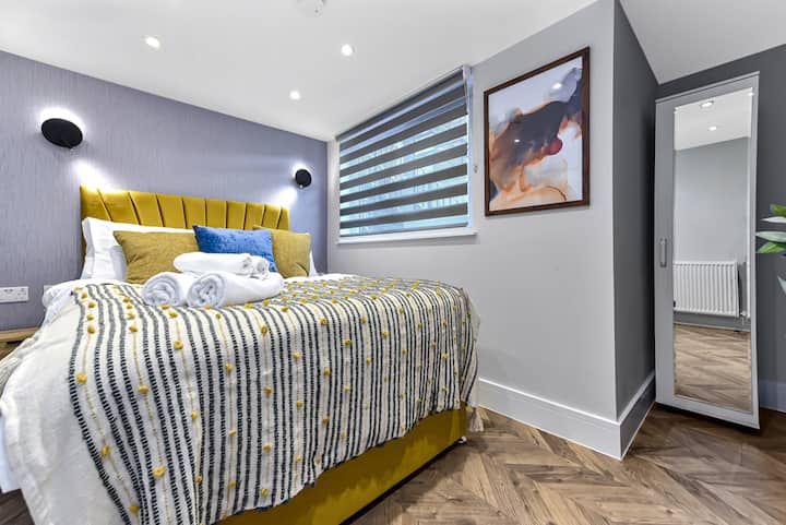 Beautifully Renovated Flat Ideal For Travellers - Romford