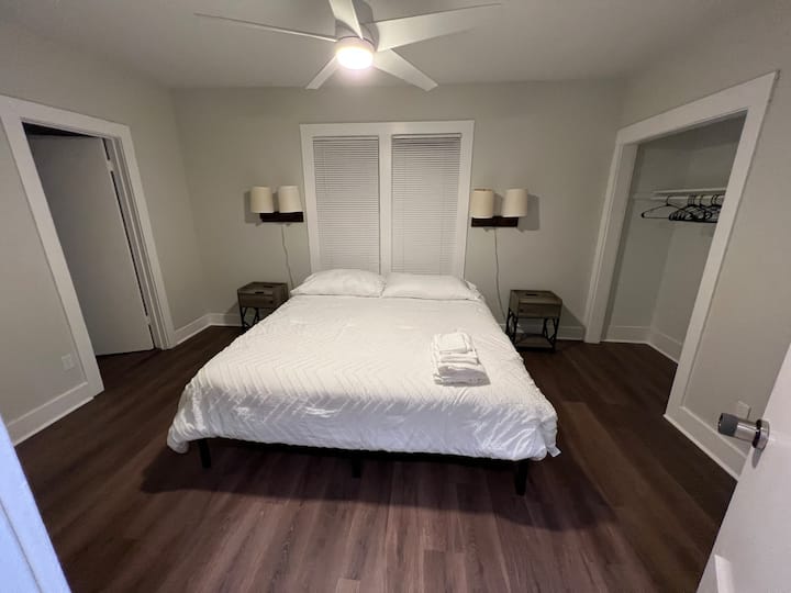 @1 Comfortable Clean Spacious Room1 - Greensboro, NC