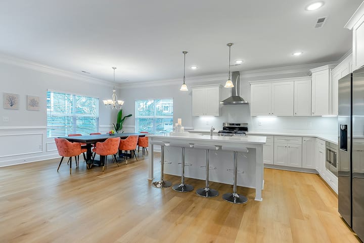 Pet Friendly! Newly Built! 1 Block To The Beach! - Hampton, VA