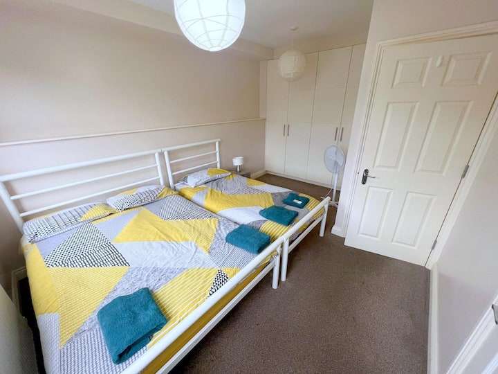 Modern 1-bedroom Flat On Sutton High Street - Surbiton