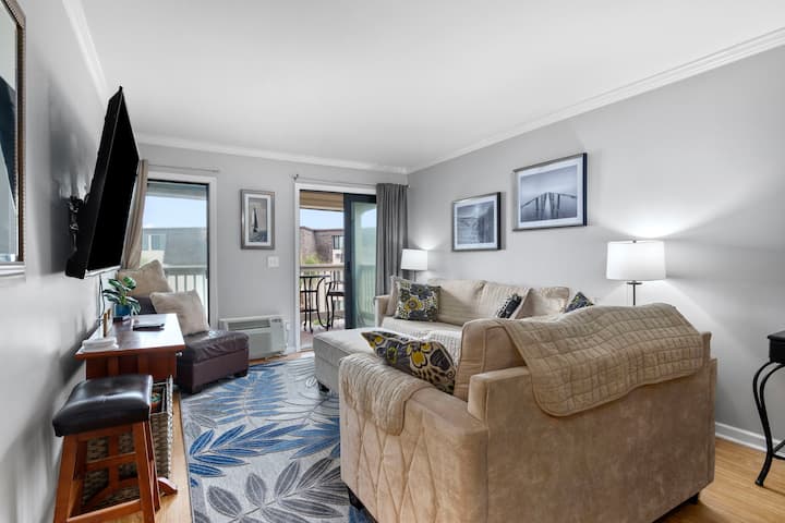 Seaside Escape! Oceanview Poolside Condo - Myrtle Beach, SC