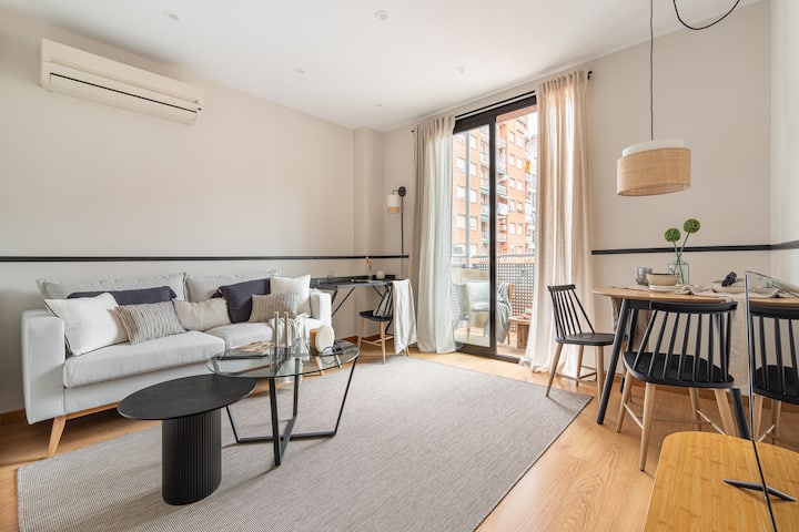 Alquiler Temporada Con Piscina Y Balcón - Barcelona