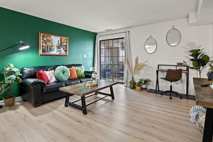 Quiet Condo Near Alexandria ~ Ideal For Long Stays - Alexandria, VA