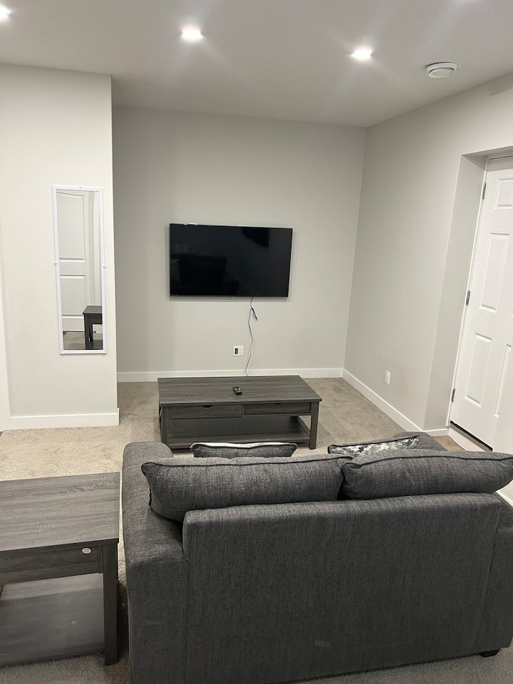 Cozy And Private. 5.8km From Yyc Airport. - カルガリー