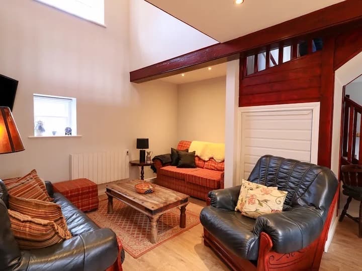 6 Bed Cozy Victorian Cottage - Ballymoney