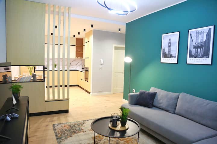 Stylish 2br Condo In Trendy Tirana Neighborhood - Tirana