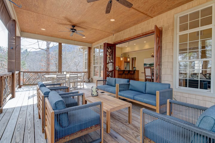 Game Room ~ Fire Pit ~ Resort Access ~ Huge Home - North Carolina
