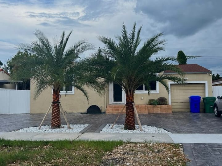8 Min Away From Mia Airport. Entire Home! - マイアミ