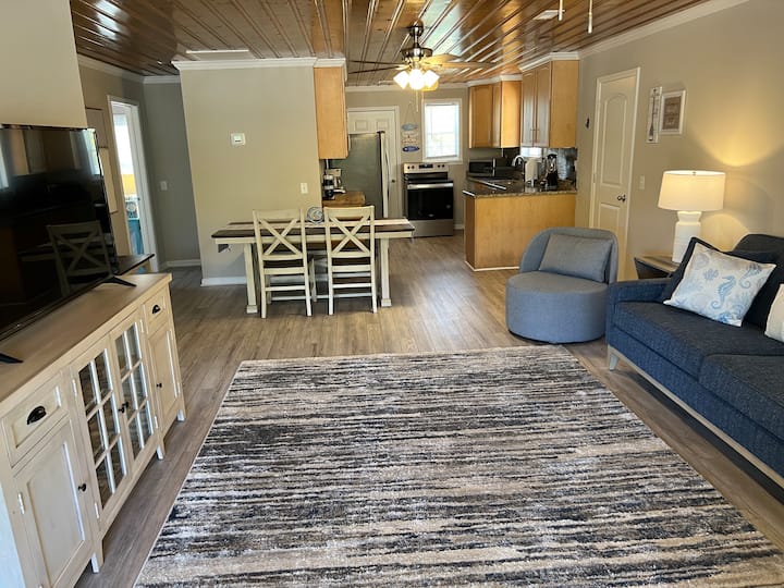 3 Hummingbirds: 6 Bedrooms/walk To Beach! - Oak Island, NC