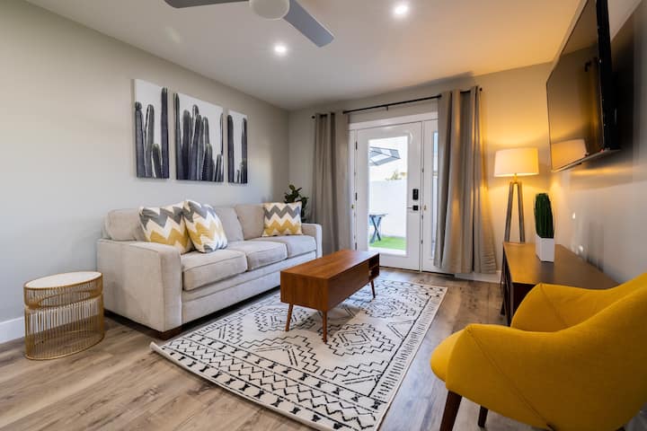 Beautiful Remodel In Quiet Central Location - United States