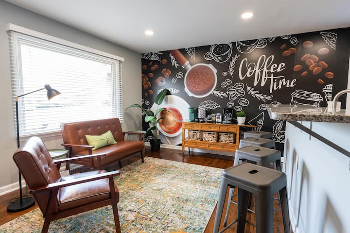 Spacious Home W/ Firepit, Bbq Grill, String Lights - University City Boulevard – Charlotte
