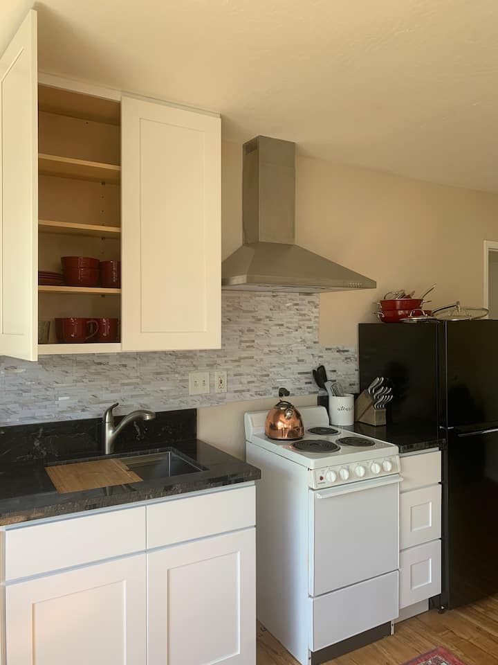 Sunny, Spacious 1 Br. - Hilo, HI