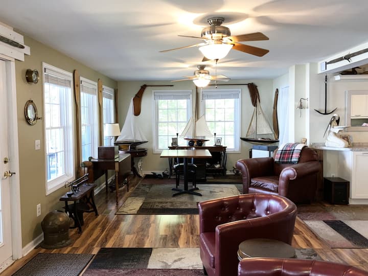 Sunrise Room - Seneca Lake