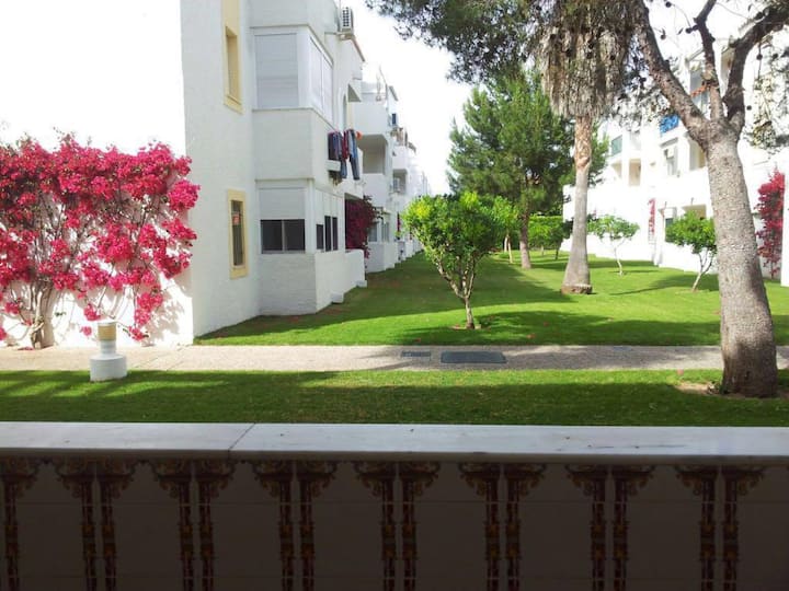 Bajo Con Terraza, A 5 Minutos Andando De La Playa - Rota