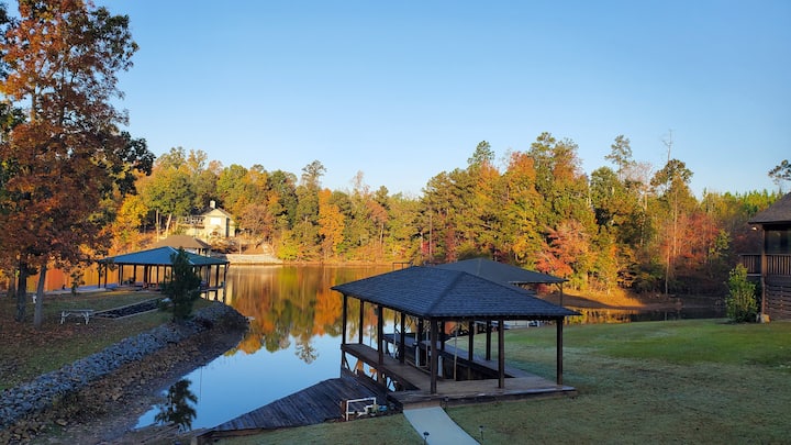 Sleeps 16 - Private Boat Dock - Fire Pit - Lake Martin, AL