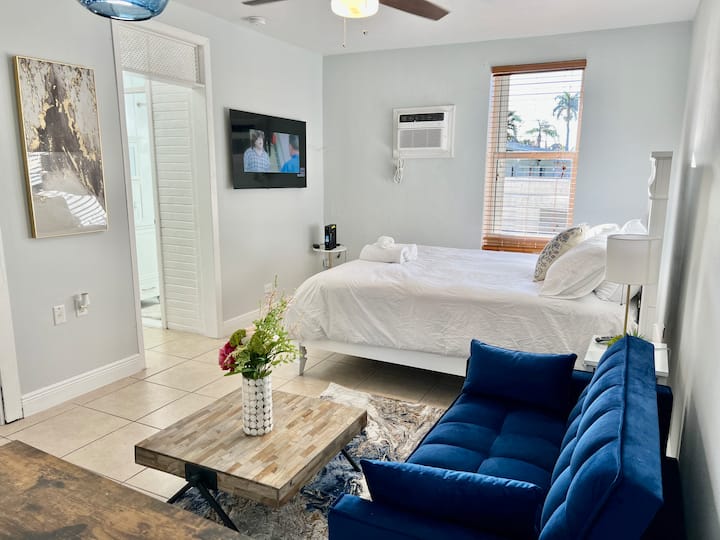 Studio (1a) 3 Minutes Walk To The Beach. - Pompano Beach, FL