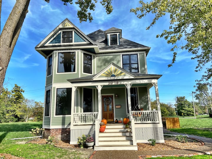 Phunky Pheasant - Sunset Suite - Detroit