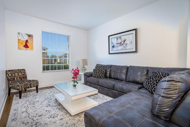 Fabulous 7 Bedroom Villa - Davenport, FL