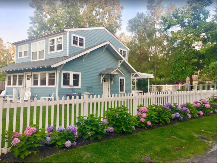 Restored Cottage Across The Street From The Beach! - Gary, IN