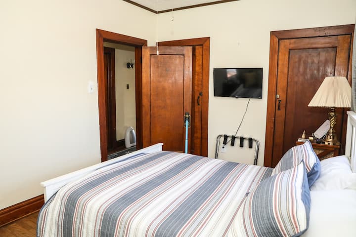 Cozy, Private Room 3 At Bay’s B&b (Hot Tub) No Fee - Wheeling, WV
