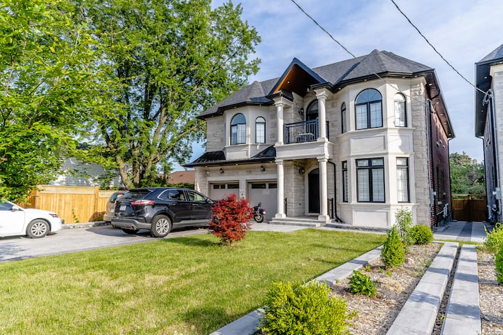 Lake Ontario Stylish Family-friendly House - Toronto
