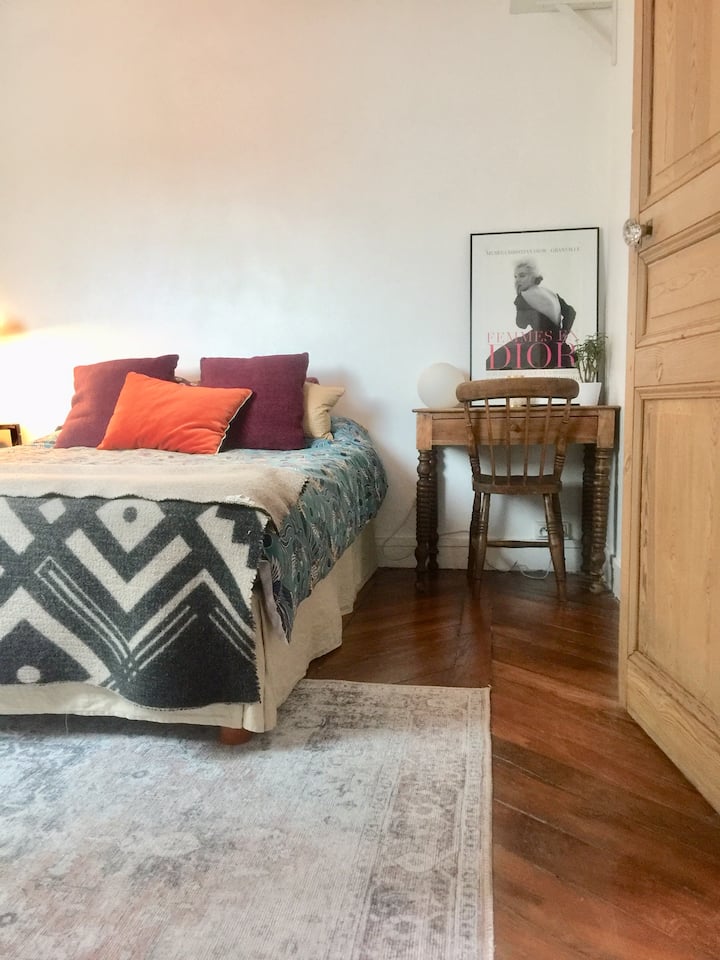 Une Chambre Aux Batignolles - Saint-Ouen