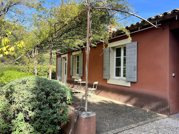 La Maison Rouge, Saintantoine, Isle Sur La Sorgue - Pernes-les-Fontaines