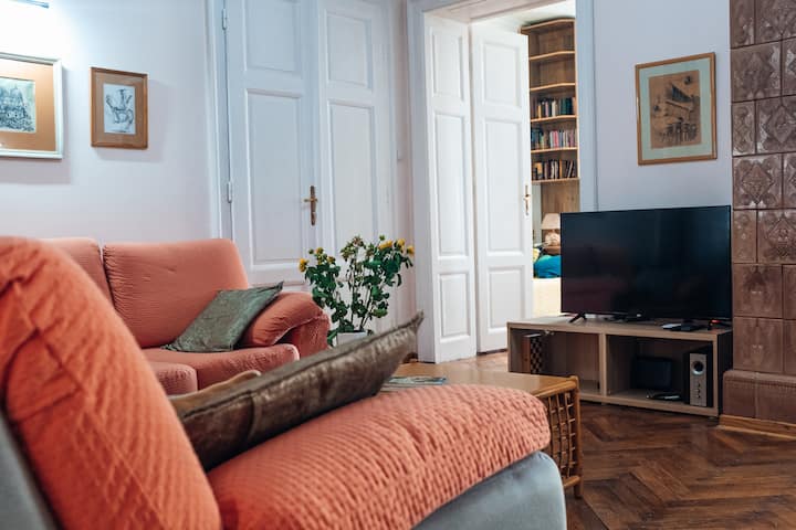 Rustic Central Belgrade Stay - Belgrade