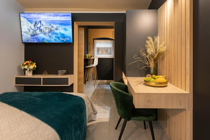 Home In Black, Designer Decorated - Zagreb