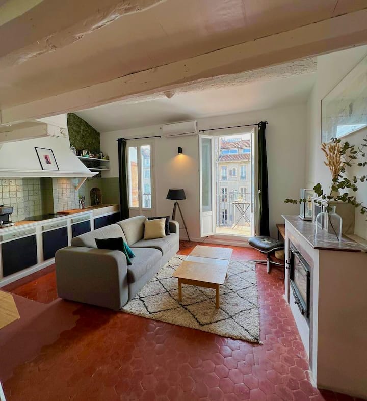 Duplex De Charme Avec Balcons - Plages de Marseille Prado