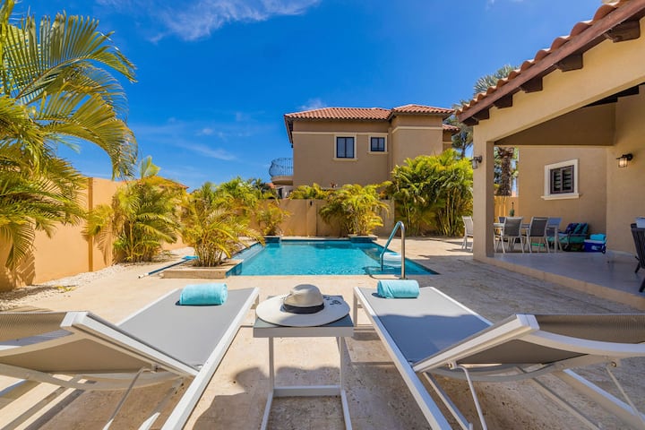 4br Villa @ Gold Coast W/ Pool + Gym & Tenniscourt - Aruba