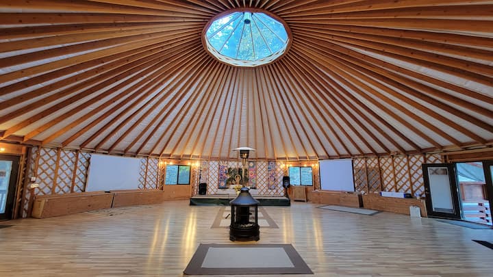 Wrightwood Cabin Facility For Large Retreat Groups - Wrightwood, CA