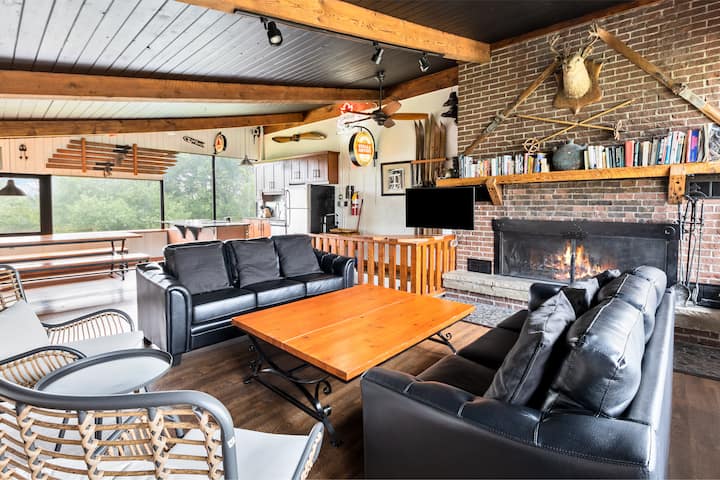 The Rocky Den: Semi Detached Mountain View Chalet - Collingwood