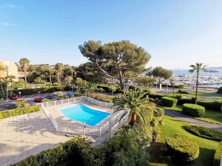F2 Calme+piscine+terrasse Au Calme+parking Couvert - Saint-Raphaël