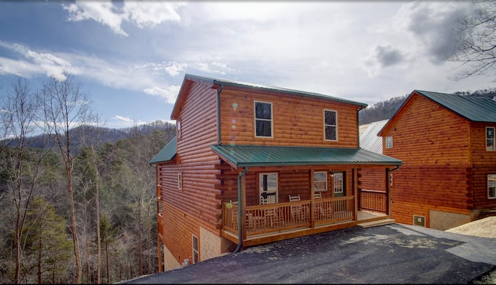 2600 Sq Ft-downtown! 5br-5bh-hottub-pool Tble - Pigeon Forge, TN