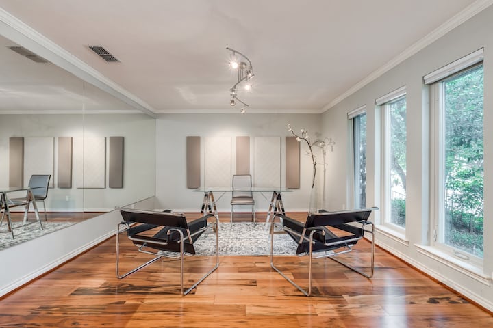 Zen House | Preston Hollow Designer Gem + Office - Dallas, TX
