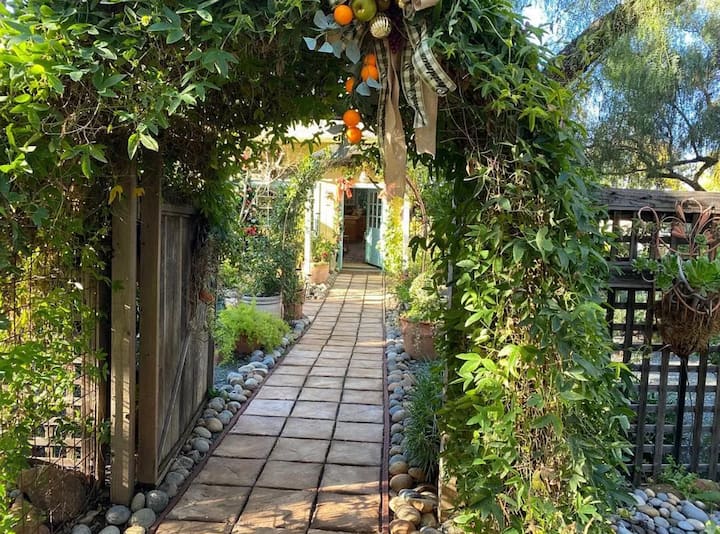 An Artist's Retreat - Concord, CA