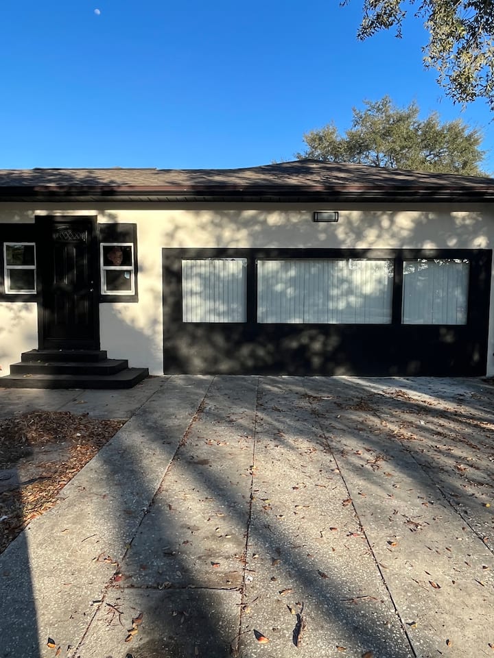 Tampa Stadium Airbnb - Tampa, FL
