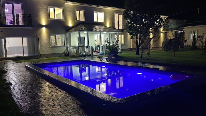 Modern Mansion With Private Pool - Kirghizistan