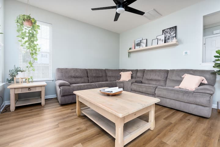 Spacious & Quiet Vacation Getaway, 15 Min To Beach - Wilmington, NC