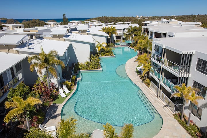 4 Bedroom Luxury Beach House - With Private Pool Rooftop Spa - Marcoola