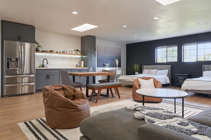 Spacious Bright Guesthouse W/ Full Kitchen - Carson, CA