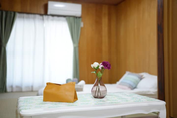 【雅舍】35分钟直达关西机场／二层独栋超大客廳餐桌/天下茶屋站步行5分钟到达房源／usj/梅田／京都 - Osaka