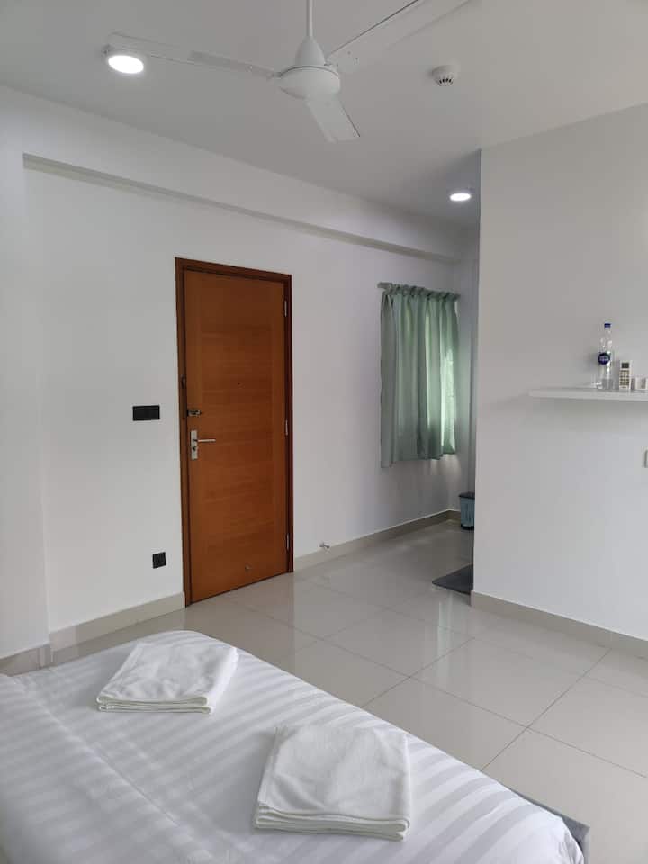 Transit Point Private Deluxe Room With Balcony - Maldives