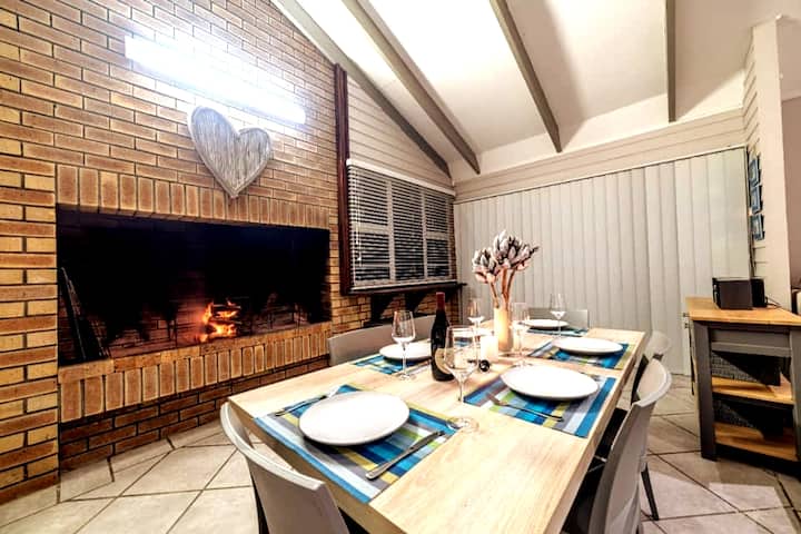 Cozy, Spacious Home With A Relaxing Hot Tub - Franskraal