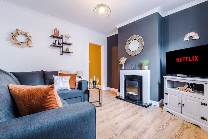 New! Stylish Home, City Centre Location, Sleeps 6! - Chester