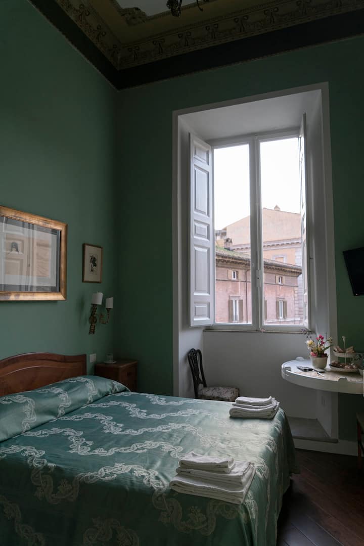Green Room, Minerva Rose Window - Roma
