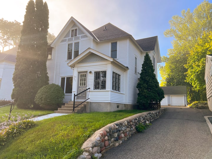 3 Bedroom Pet Friendly Stay - Stillwater, MN